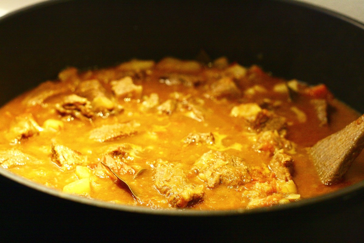 Den sorte gryde med stout, oksebov og jordskokker – Ravfood